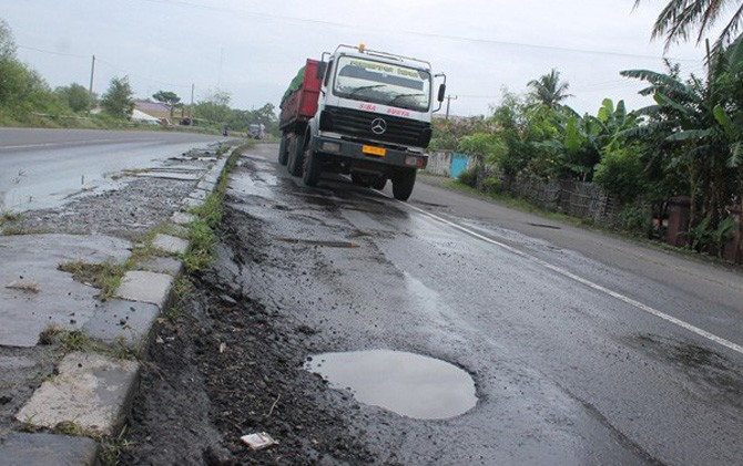 Klasifikasi Jalan Berdasarkan Undang – Undang (Spesifikasi Dimensi ... Klasifikasi Jalan Berdasarkan Undang – Undang (Spesifikasi Dimensi ...