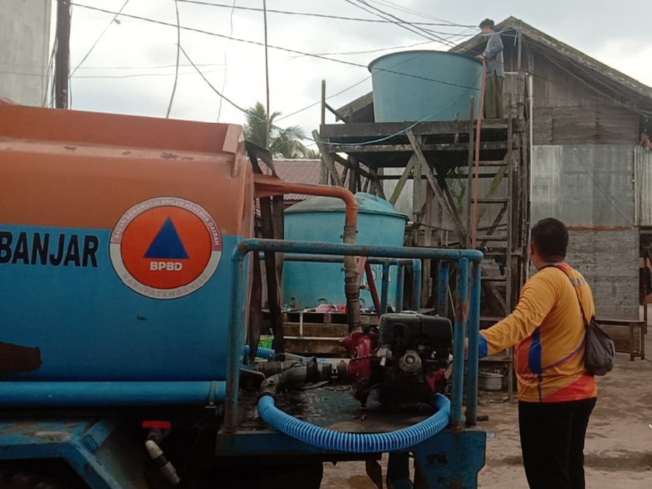 Distribusi Air Bersih BPBD Banjar Hingga Pondok Pesantren – Pemerintah Kabupaten Banjar