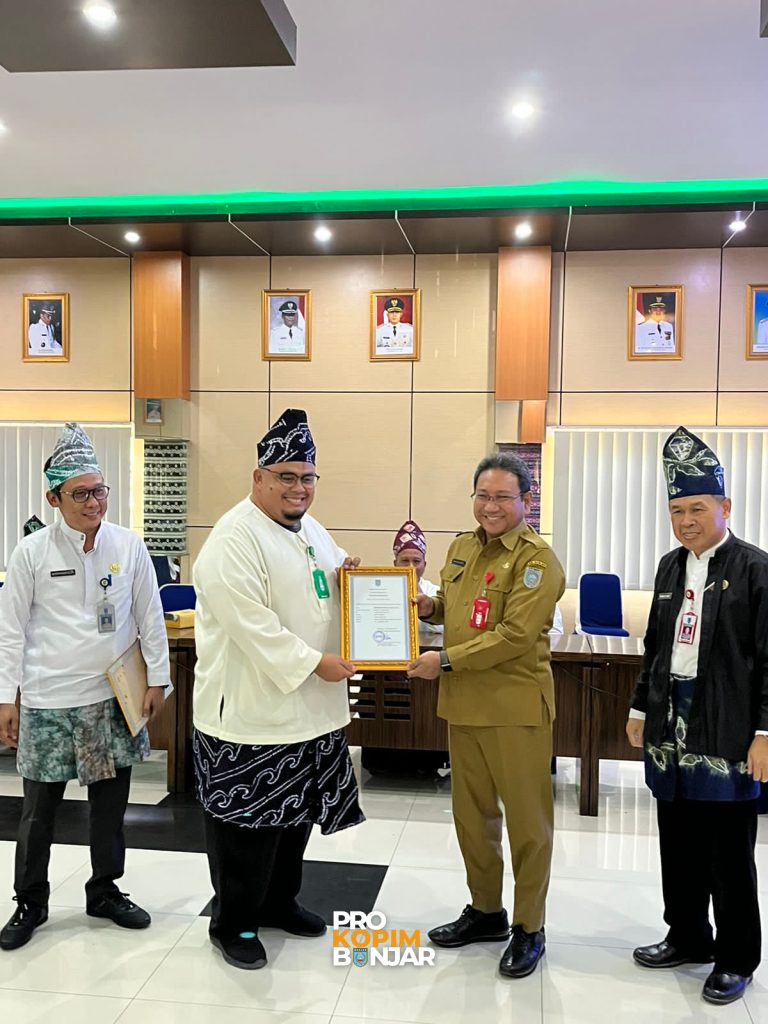 PENANDATANGAN PERJANJIAN KINERJA (PK) PERUBAHAN TA 2023 DAN PENYERAHAN PENGHARGAAN BAGIAN, PNS ...