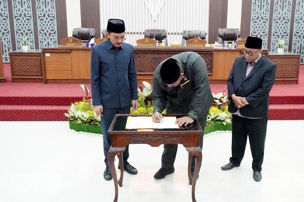 Bupati Banjar dan DPRD Tandatangani Nota Kesepakatan Perubahan KUA-PPAS 2025 – Pemerintah ...