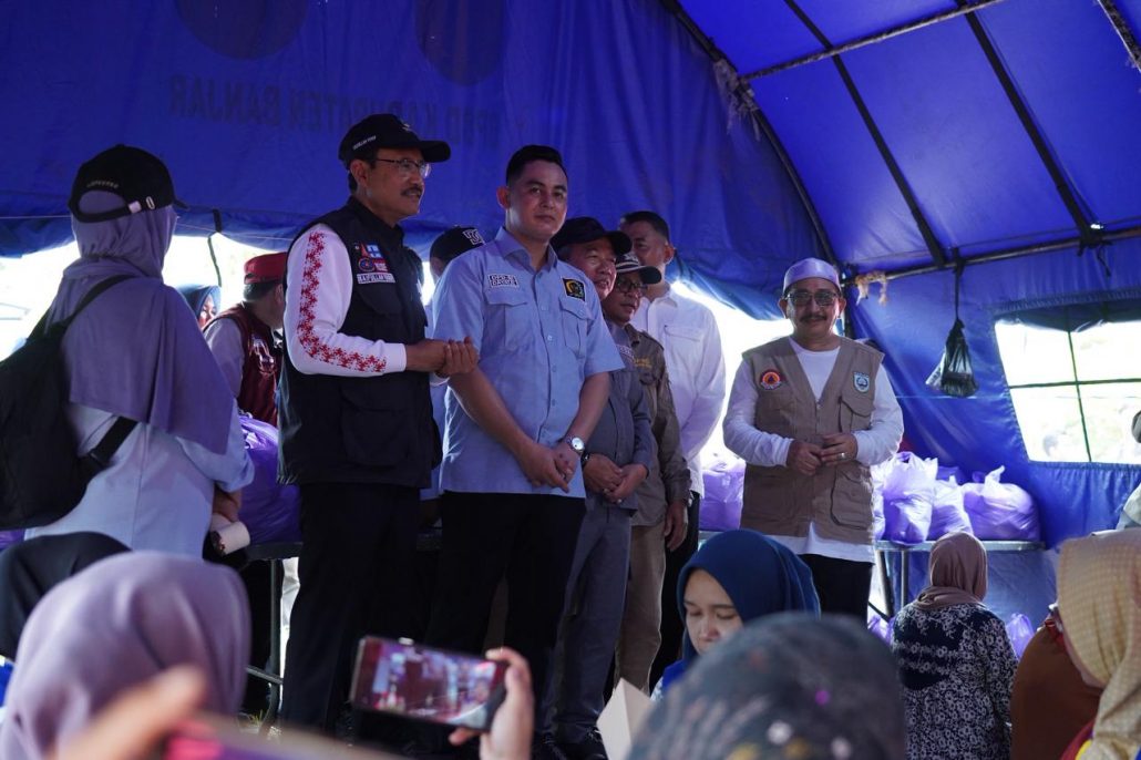 Tinjau Pengungsi Korban Banjir di Sungai Tabuk, Mensos Pastikan Rumah ...